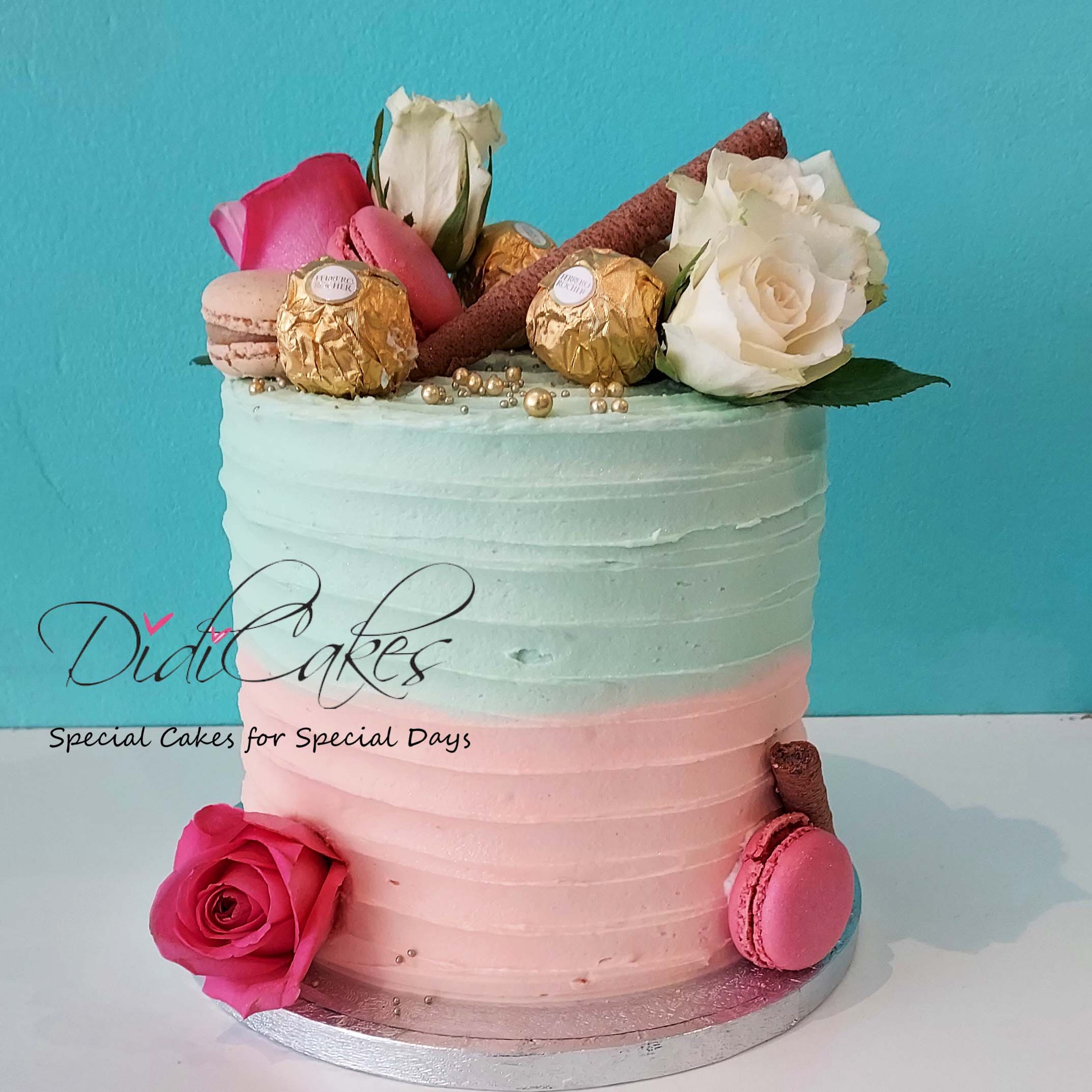 Two Tone with Macarons and Flowers – Didi Cakes