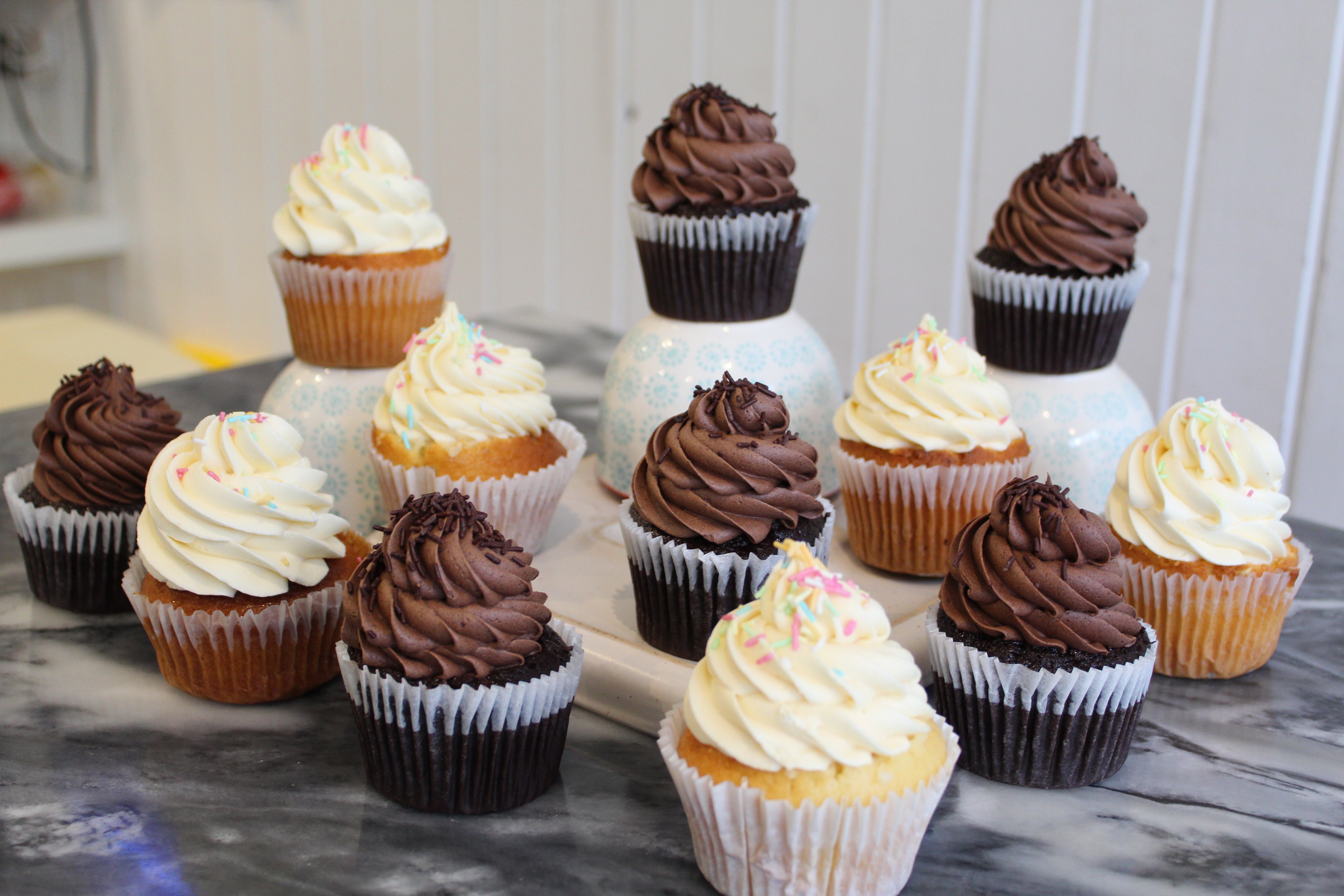 Vegan 12 Cupcake Essentials Box – Didi Cakes